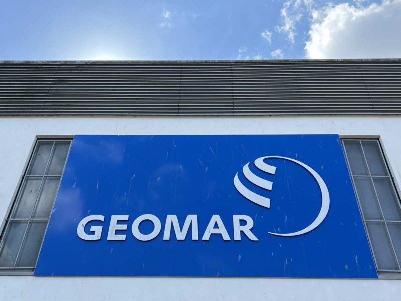 Geomar Logo am Gebäude in Kiel-Wellingdorf | We love Kiel