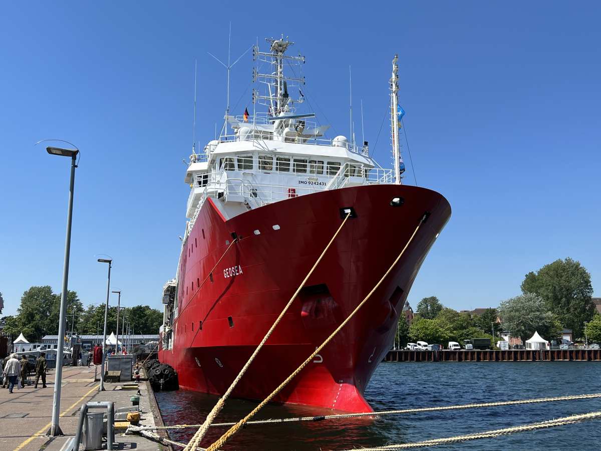 Geosea Offshore Versorgungsschiff Marinestützpunkt Kiel | We love Kiel