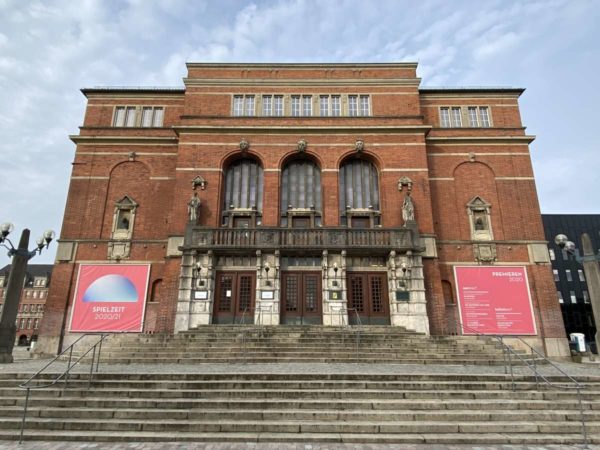 Kieler Opernhaus Haupteingang | We love Kiel