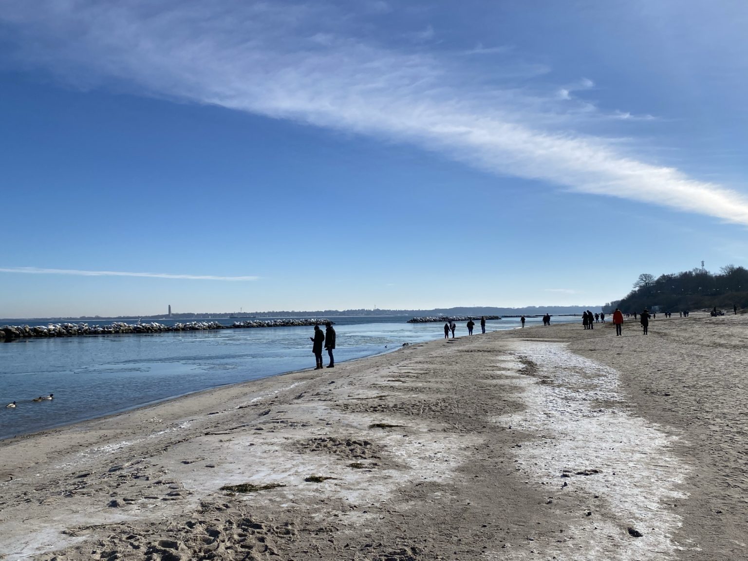 Olympiazentrum Schilksee im Winter mit Sonnenschein und Eis | We love Kiel