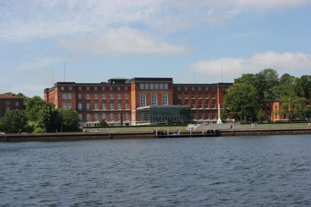 Landtag Schleswig-Holstein an der Kieler Förde | We love Kiel Landtag Schleswig-Holstein an der Kieler Förde | We love Kiel