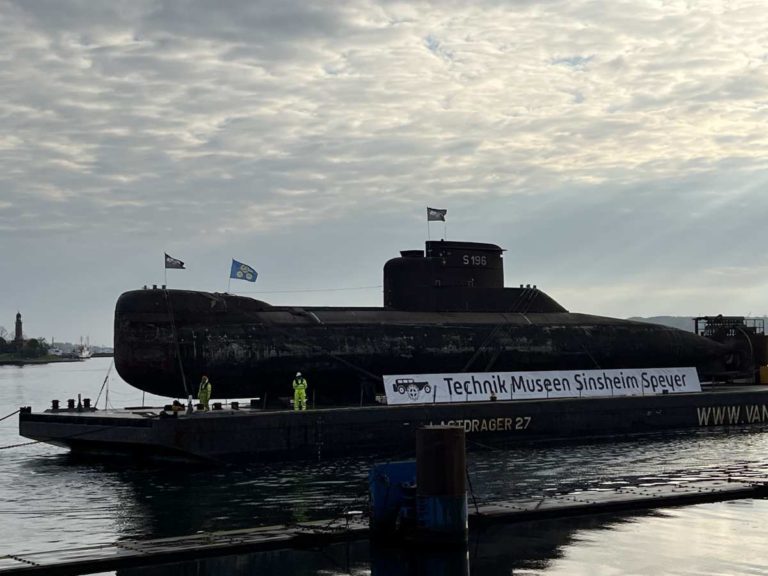 U-Boot U 17 Transport von Kiel durch den Nord-Ostsee-Kanal 29.04.2023 ...
