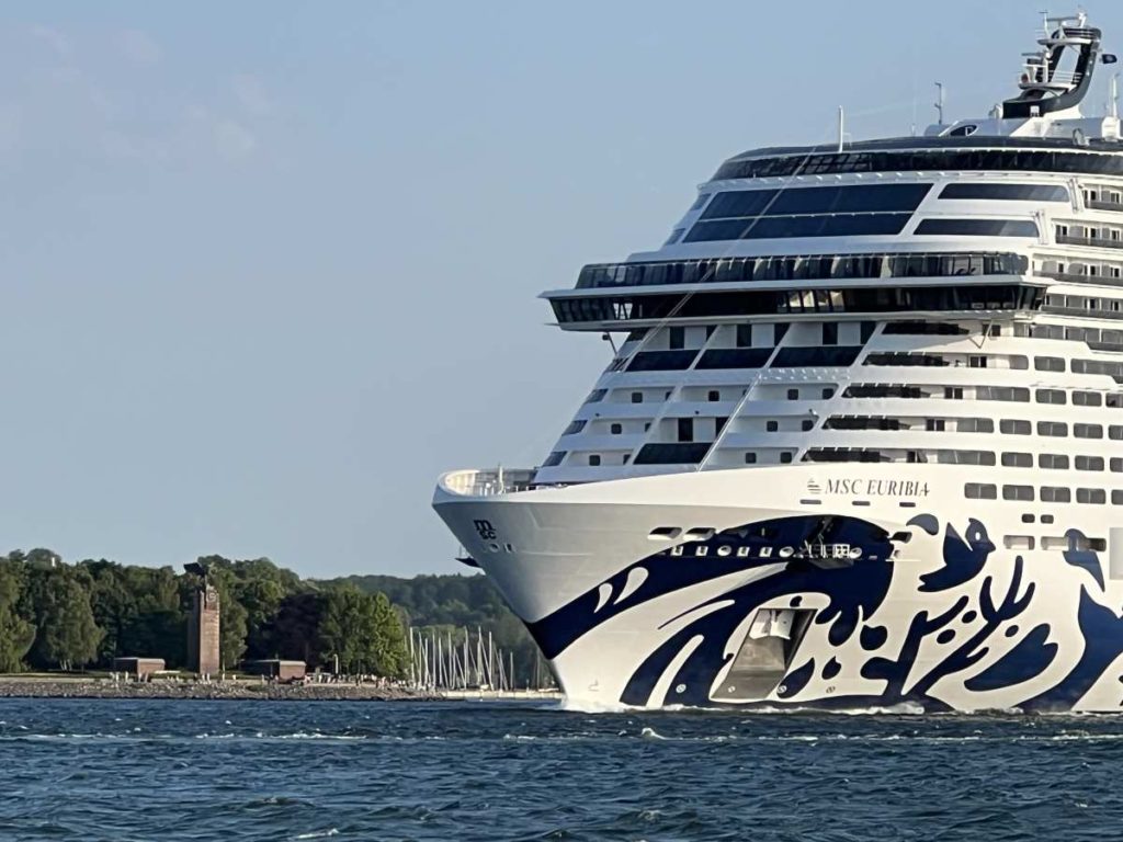 MSC Euribia at the Möltenort submarine memorial | We love Kiel