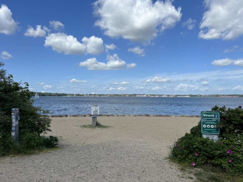 strand-moenkeberg-kieler-foerde-sommer | We love Kiel