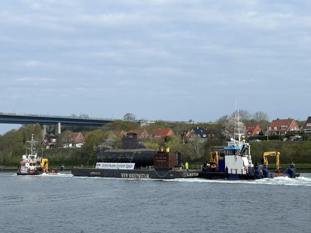 U-Boot U 17 Transport von Kiel durch den Nord-Ostsee-Kanal 29.04.2023 ...